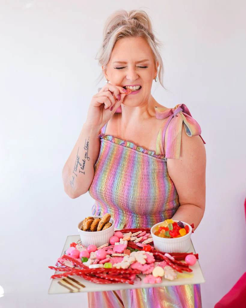 HOW TO ENTERTAIN WITH NOSTALGIA - Nostalchicks