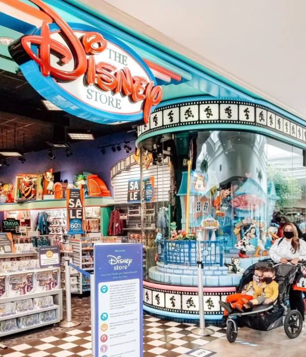 15 REASONS WHY WE MISS THE OLD DISNEY STORE - Nostalchicks
