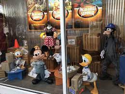 15 REASONS WHY WE MISS THE OLD DISNEY STORE - Nostalchicks