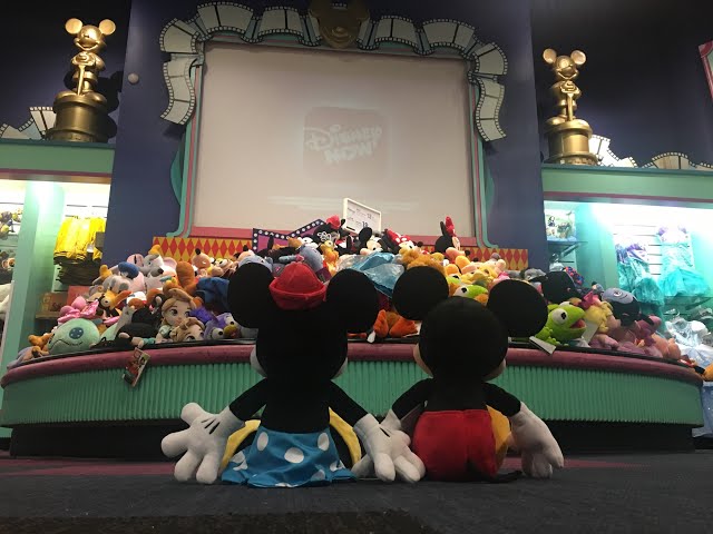 15 REASONS WHY WE MISS THE OLD DISNEY STORE - Nostalchicks