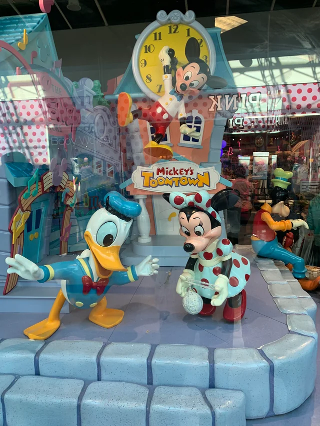 15 REASONS WHY WE MISS THE OLD DISNEY STORE - Nostalchicks