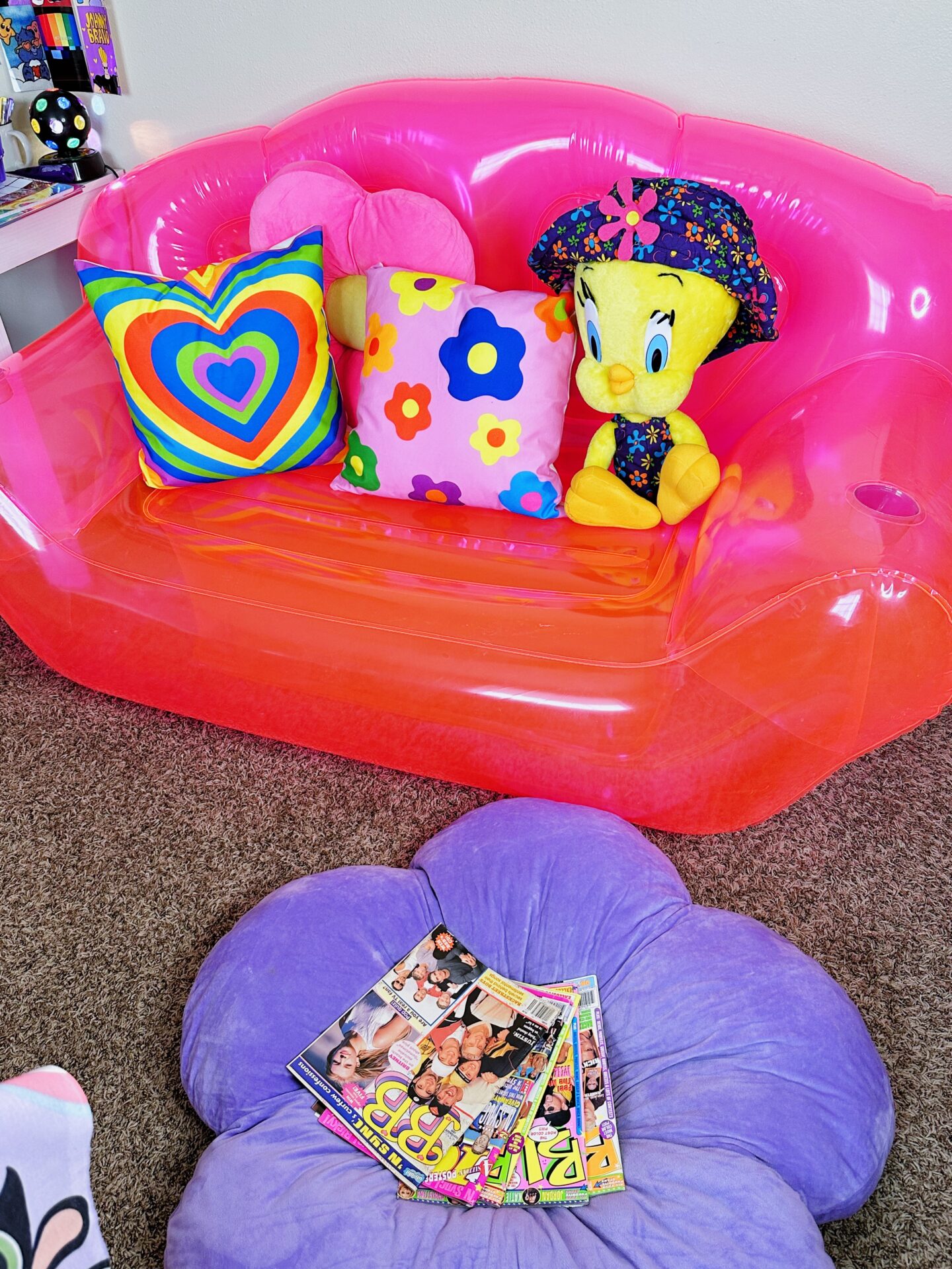 7 THINGS THAT WILL MAKE YOUR Y2K ROOM STAND OUT - Nostalchicks